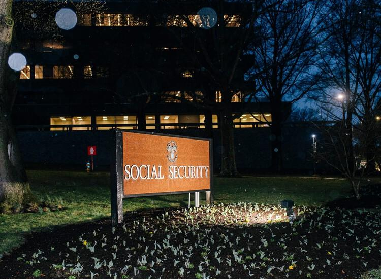 Social Security Crumbles Under Trump’s Second Term Cuts – The Blogging ...